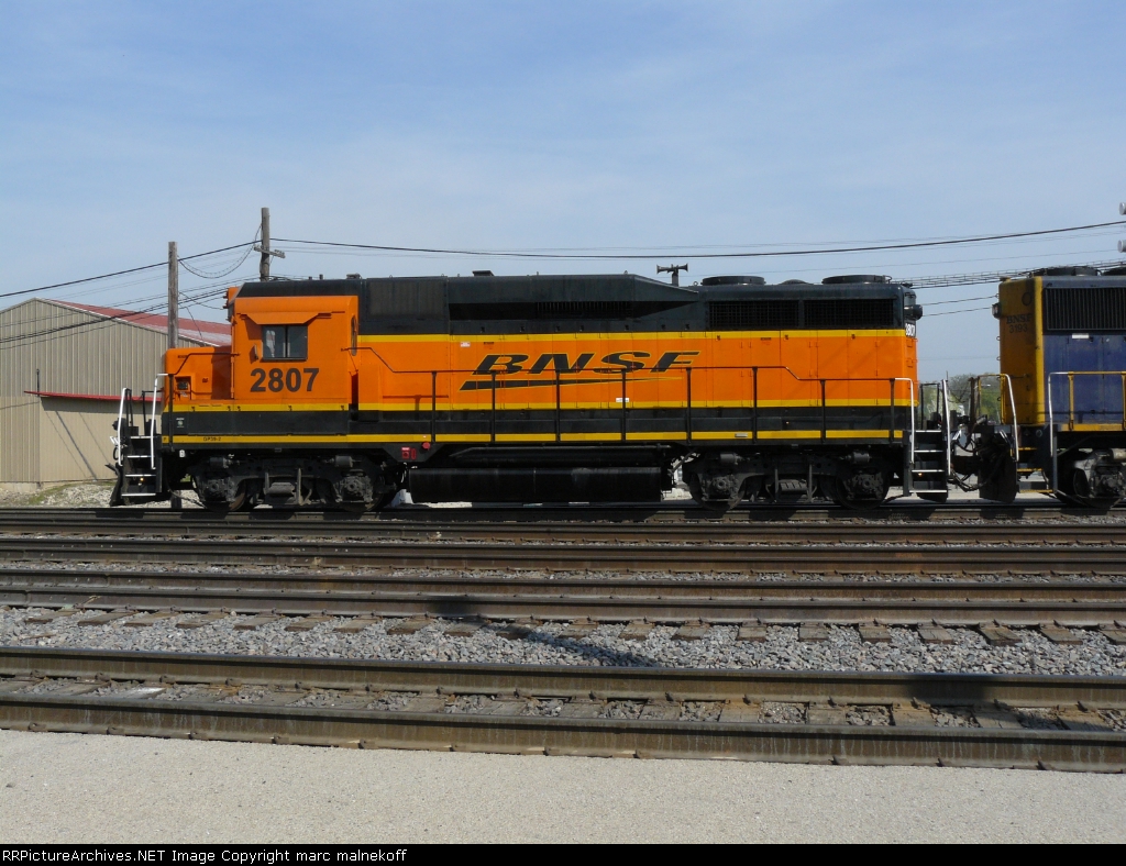 BNSF 2807